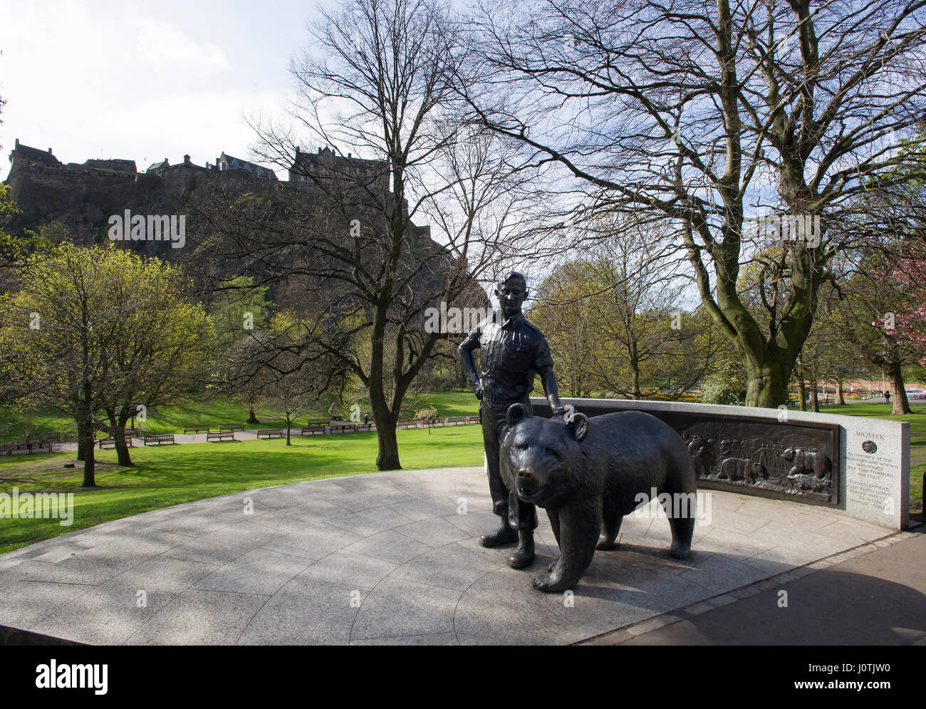 Wojtek der Soldat tragen Statue Princes Street Gardens Edinburgh ...