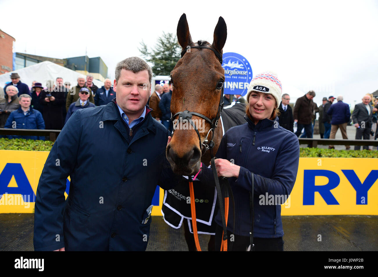 Fridaynightlights mit Trainer Gordon Elliott und Bräutigam Emily ...