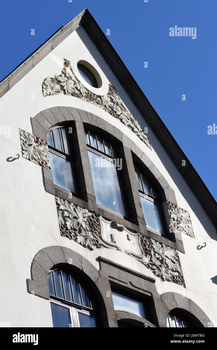 Jugendstil fenster detail -Fotos und -Bildmaterial in hoher Auflösung ...