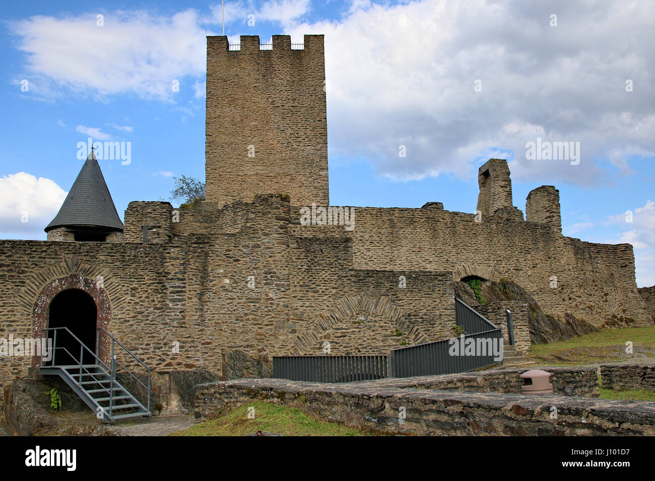 Bourscheid castle luxembourg -Fotos und -Bildmaterial in hoher ...