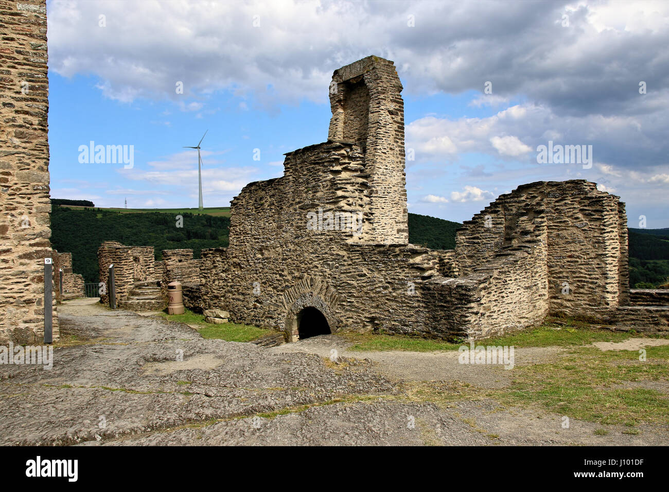 Bourscheid castle luxembourg -Fotos und -Bildmaterial in hoher ...