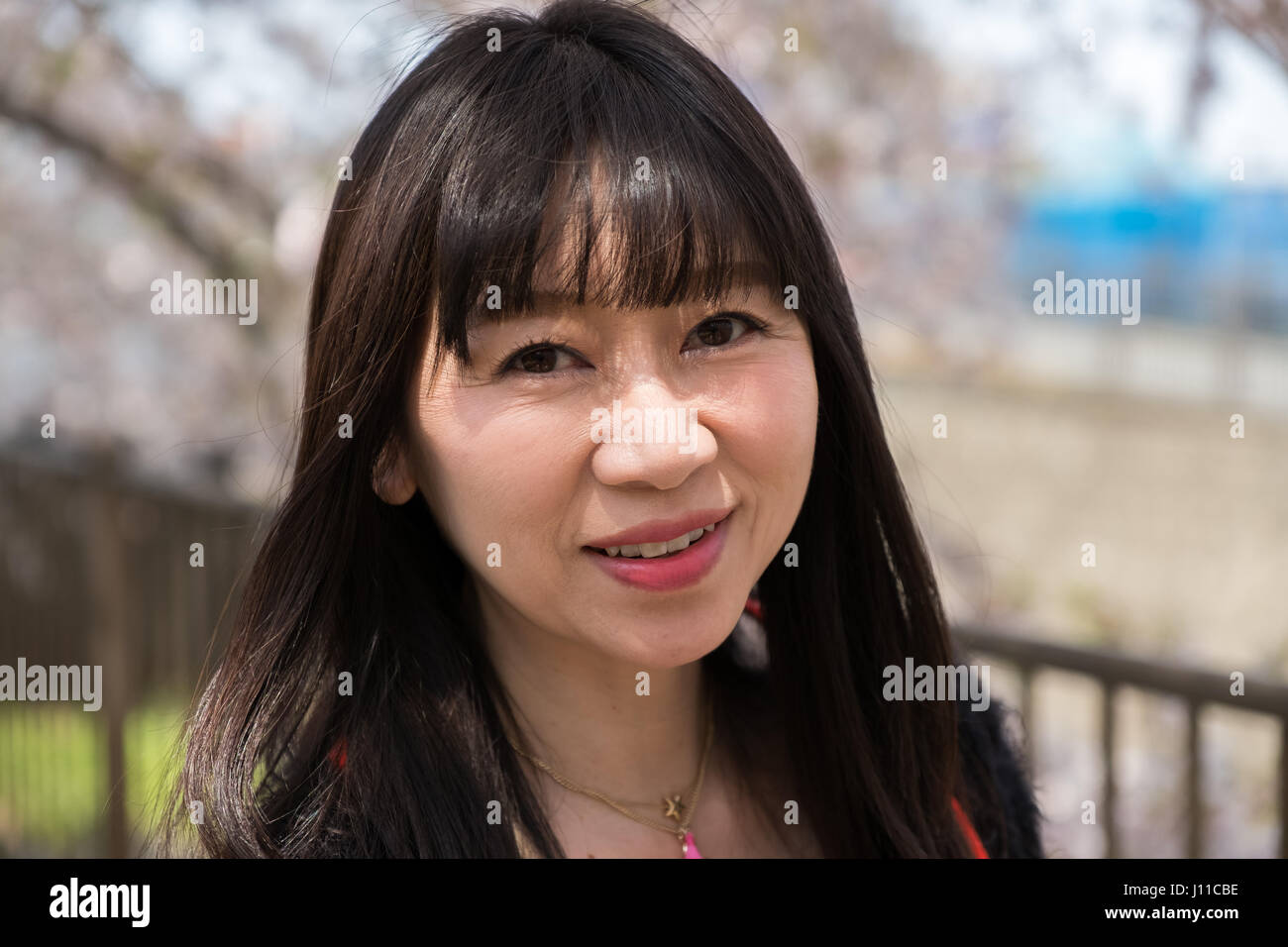 Japanische frau mittleren alters -Fotos und -Bildmaterial in hoher ...