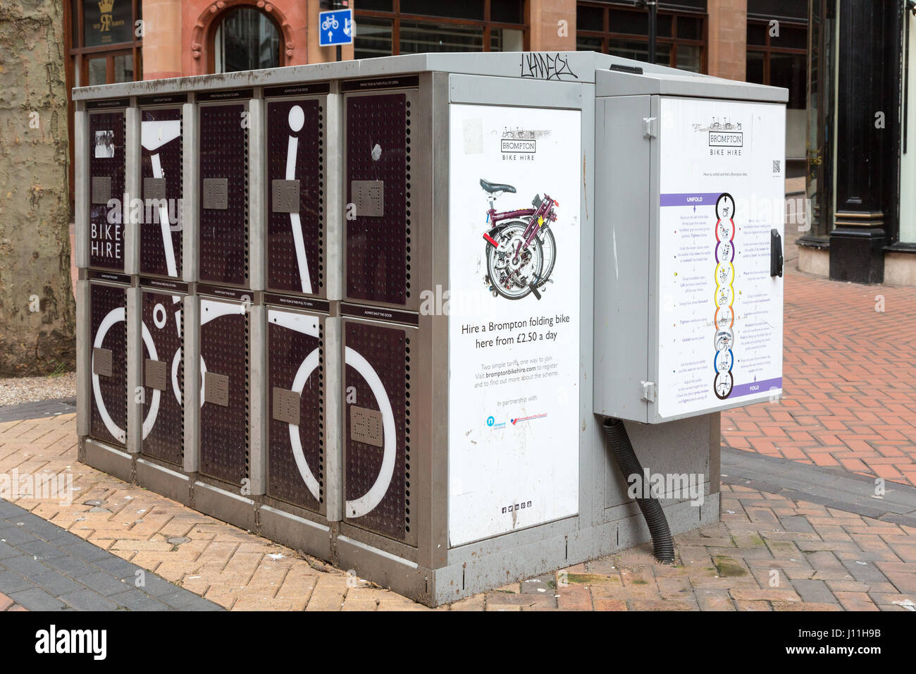 Brompton bike -Fotos und -Bildmaterial in hoher Auflösung – Alamy