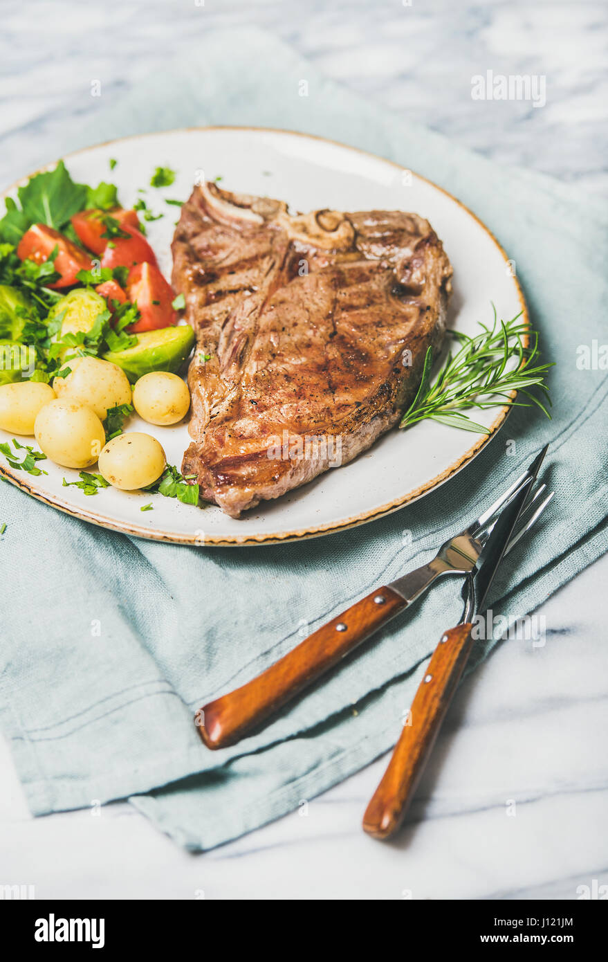 Rindfleisch Mit Knochen Stockfotos und -bilder Kaufen - Alamy
