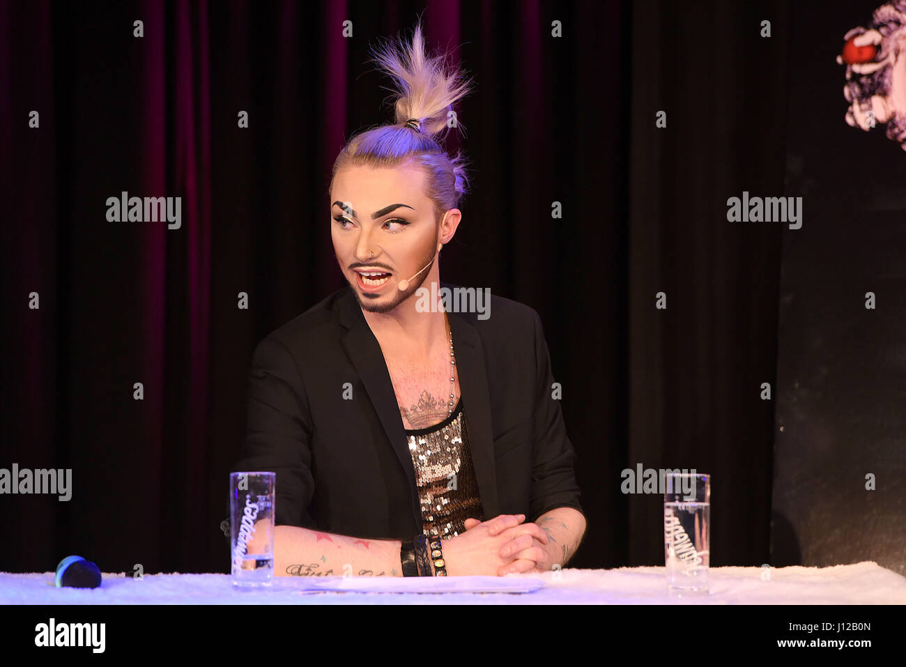 Bka theater -Fotos und -Bildmaterial in hoher Auflösung – Alamy