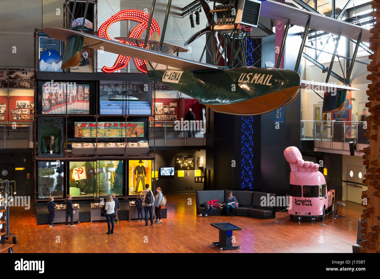 Seattle, Washington: Museum of History & Industrie. Besucher auf das ...