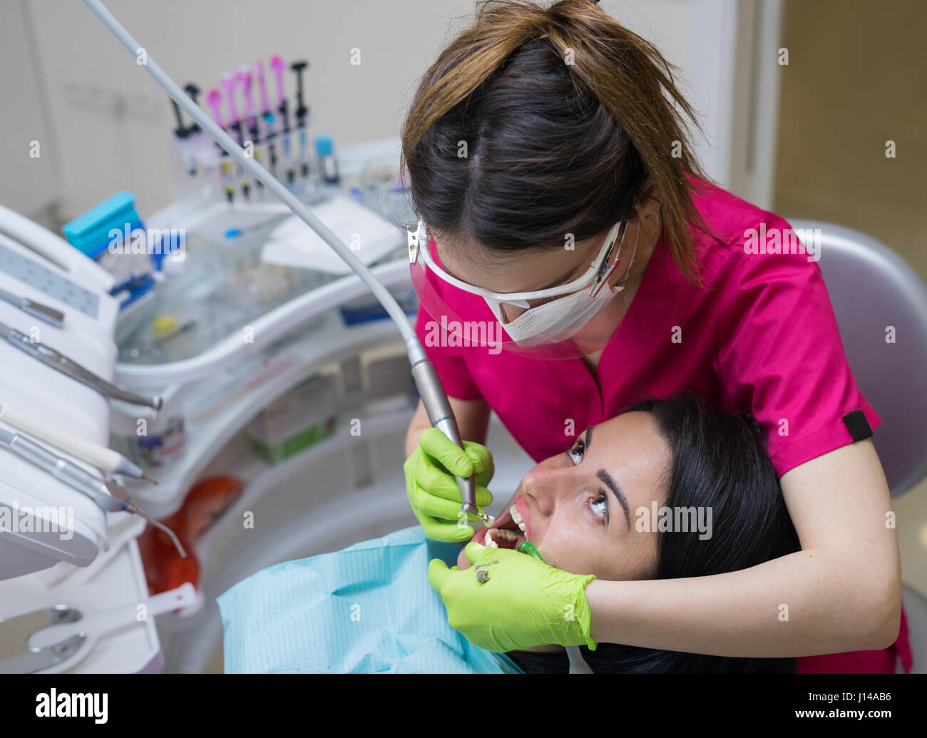 Beim zahnarzt -Fotos und -Bildmaterial in hoher Auflösung – Alamy