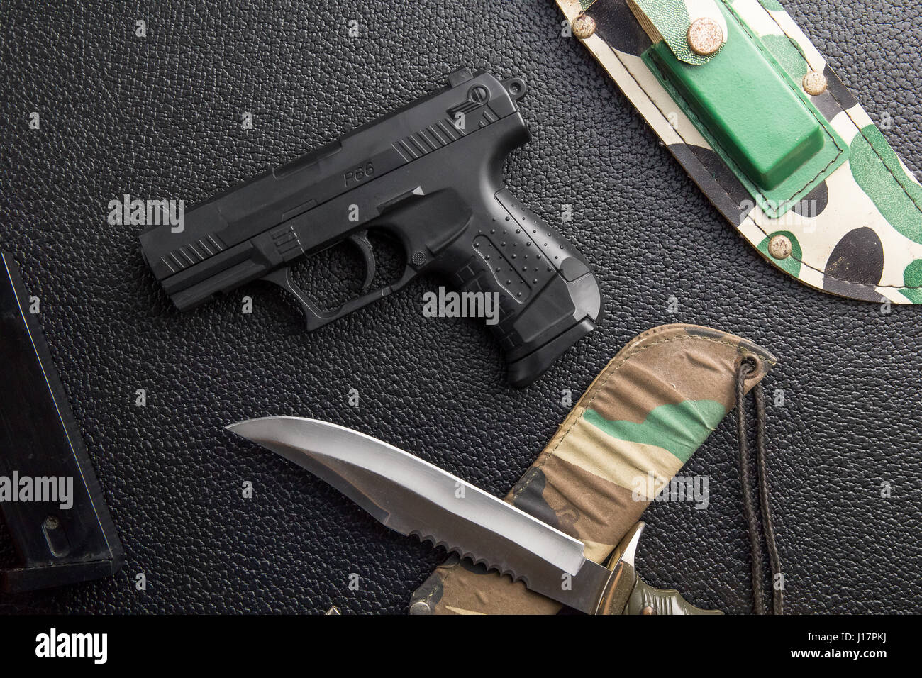 Pneumatische waffen -Fotos und -Bildmaterial in hoher Auflösung – Alamy