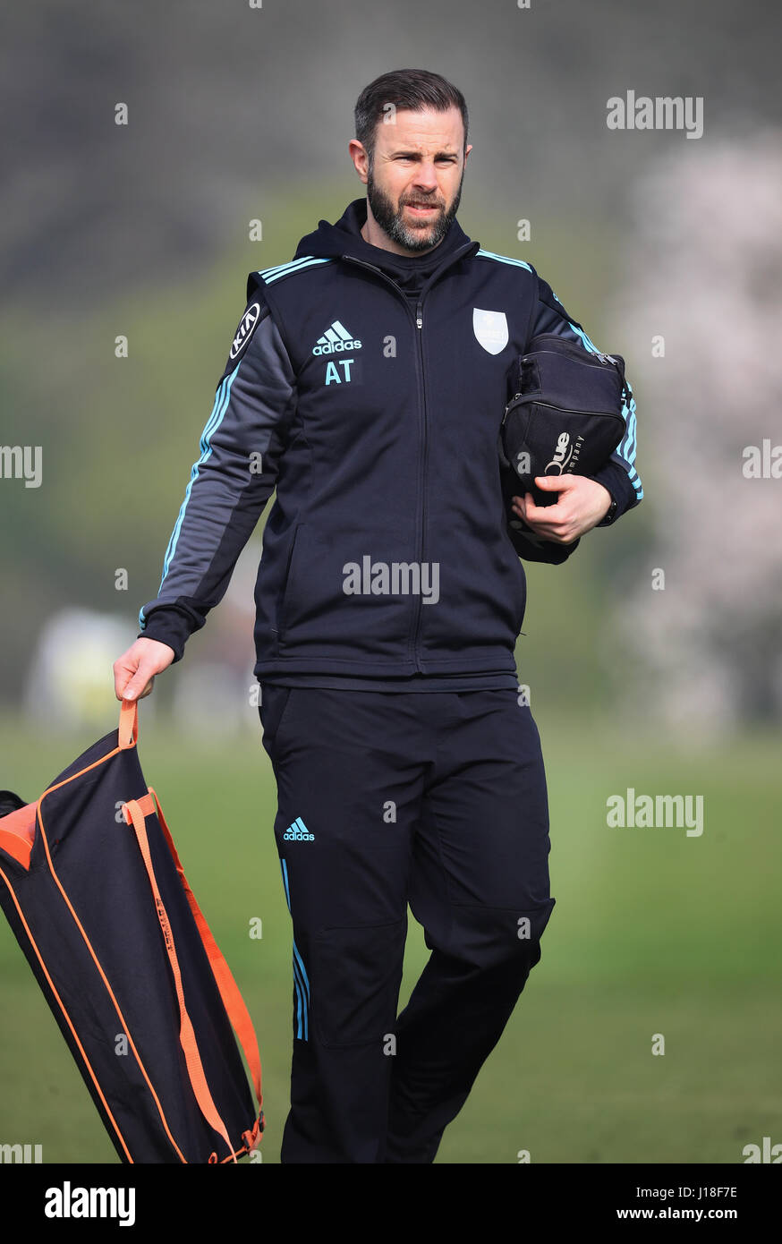 Surrey physio alex tysoe -Fotos und -Bildmaterial in hoher Auflösung ...