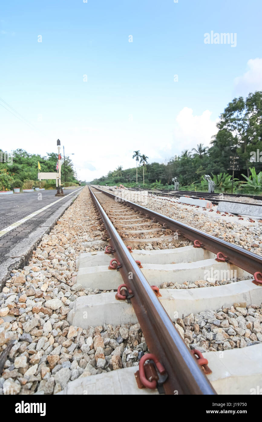 Eisenbahn in der Sichtlinie in Thailand Stockfotografie - Alamy