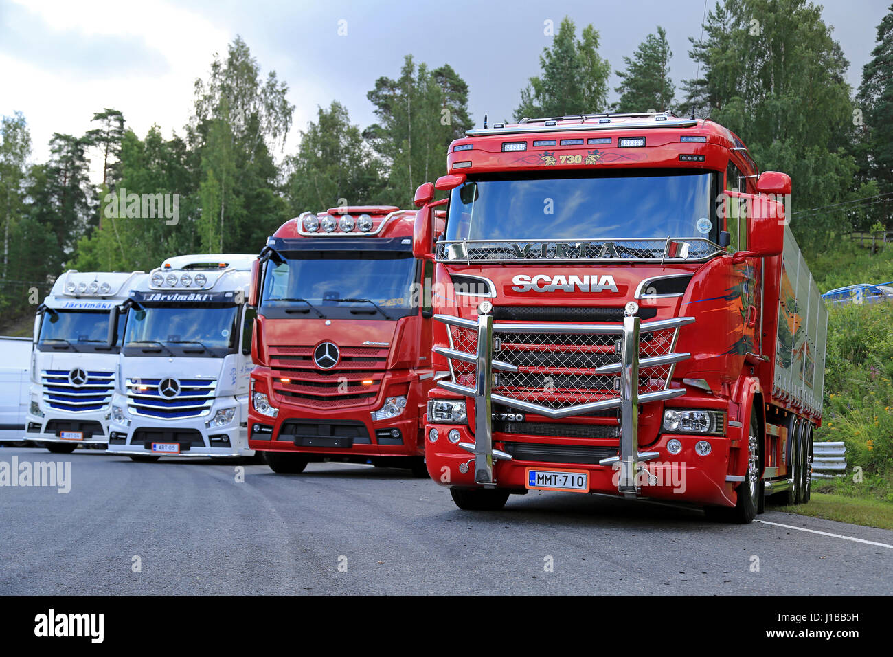 HAMEENLINNA, Finnland - 16. Juli 2016: Scania R730 Kipper mit großen ...
