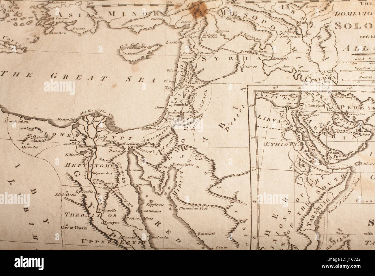 Karte in eine 200 Jahre alte Bibel Stockfotografie - Alamy