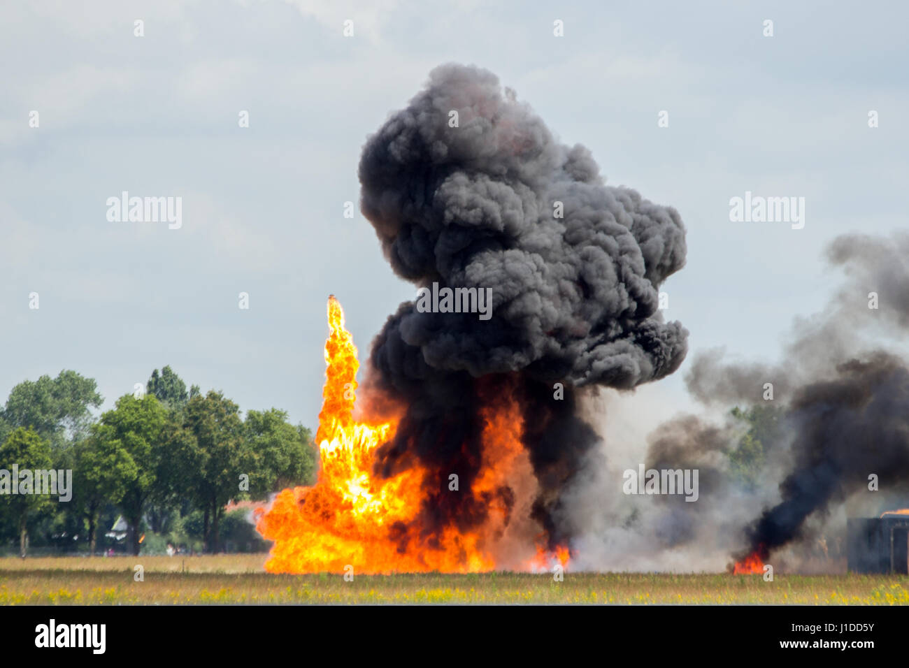 Fireball explosion -Fotos und -Bildmaterial in hoher Auflösung – Alamy