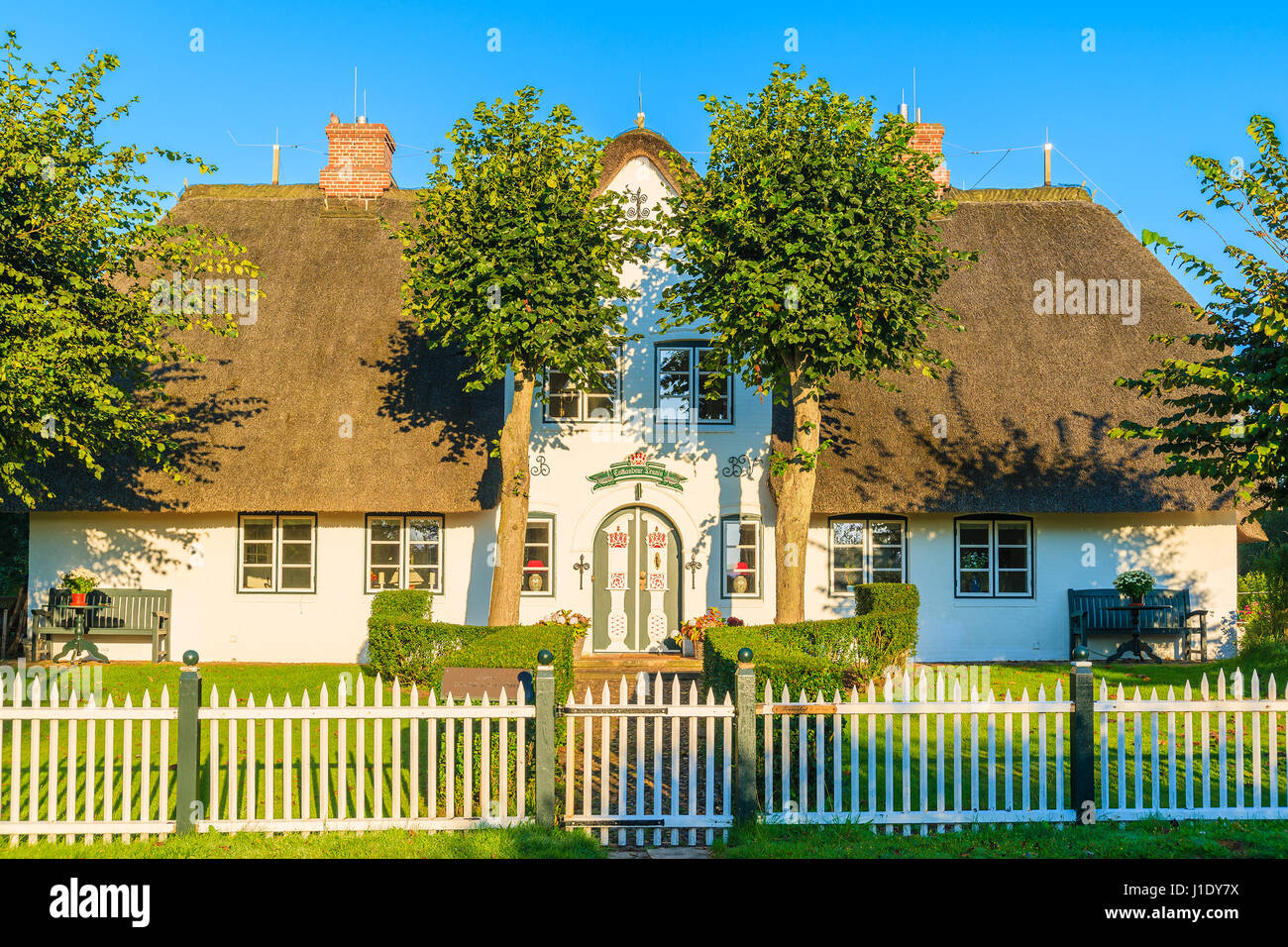 Reetdachhaus in kampen -Fotos und -Bildmaterial in hoher Auflösung – Alamy