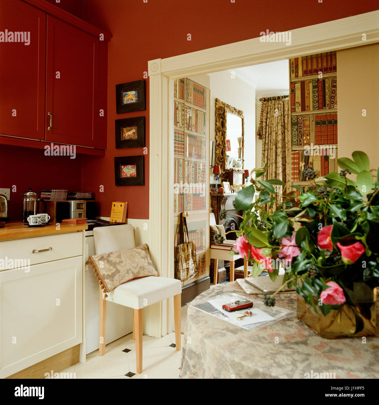Kitchen view -Fotos und -Bildmaterial in hoher Auflösung – Alamy