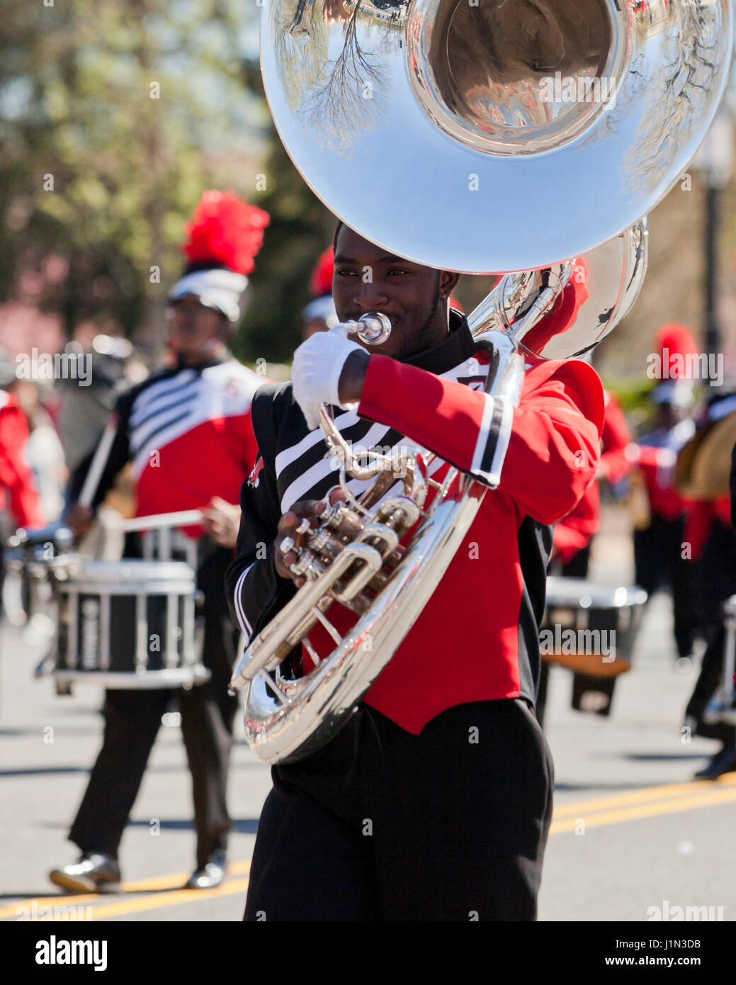 Sousaphone player -Fotos und -Bildmaterial in hoher Auflösung – Alamy