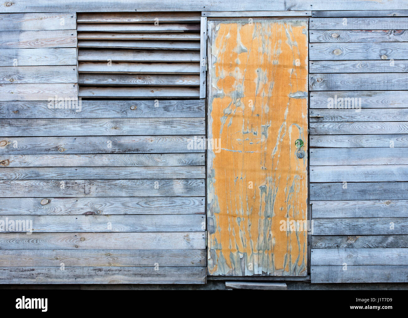 Holzfassade Grau Stockfotos und -bilder Kaufen - Alamy