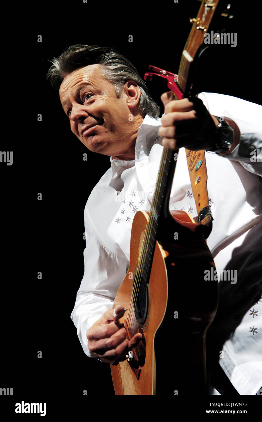 William Thomas 'Tommy' Emmanuel AM (geboren am 31. Mai 1955) ist ein ...