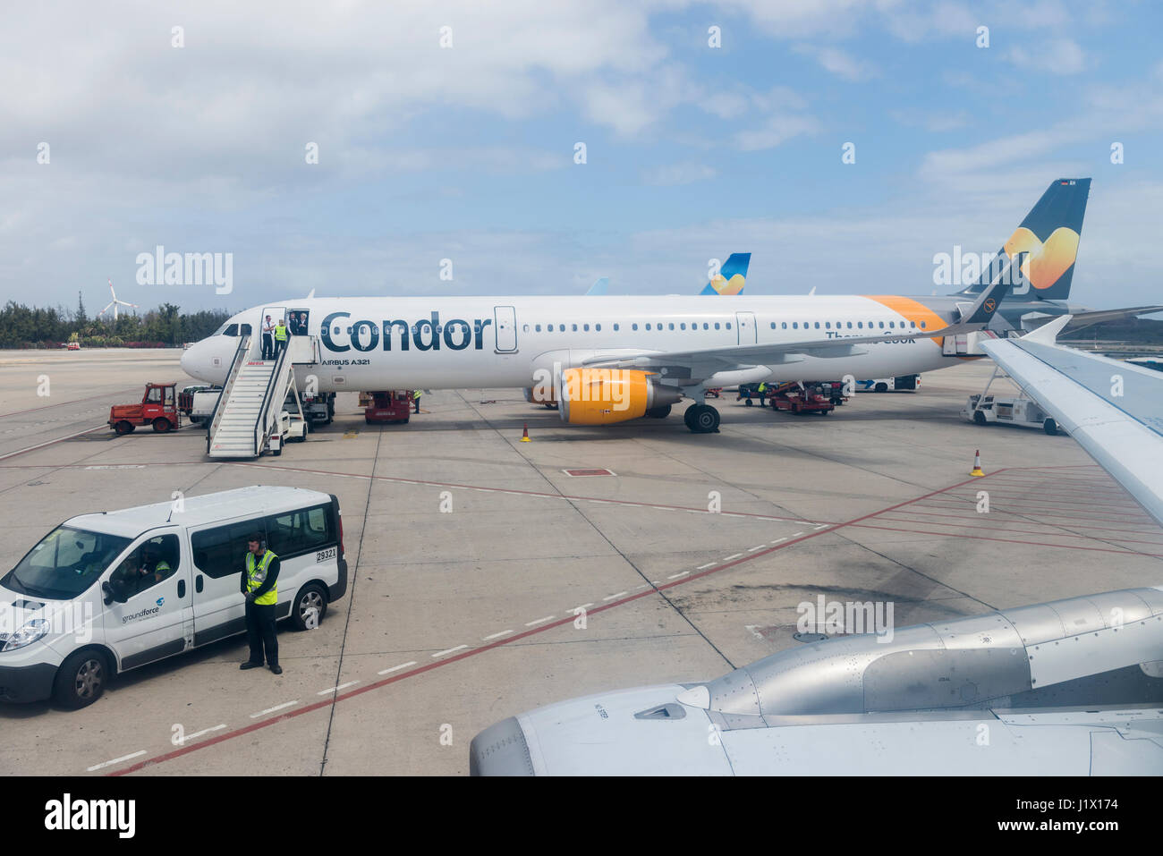 Condor-Thomas Cook-Airbus am Flughafen Gran Canaria Stockfotografie - Alamy