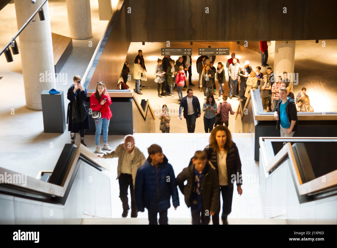 Menschen, die darauf warteten, Museum des Zweiten Weltkriegs, die ...