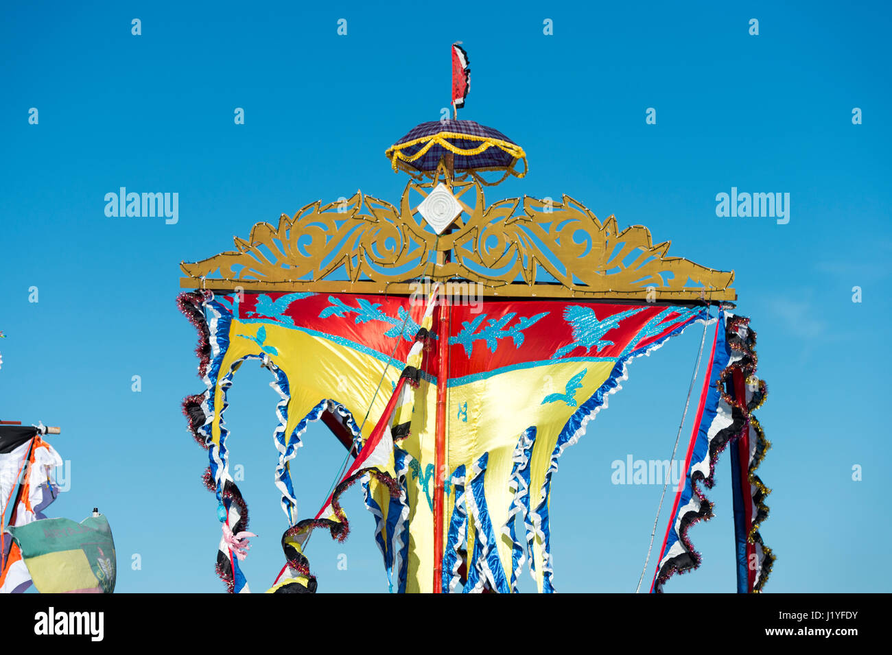 Traditionelles Bajau Boot namens Lepa-Lepa zieren farbenfrohe ...