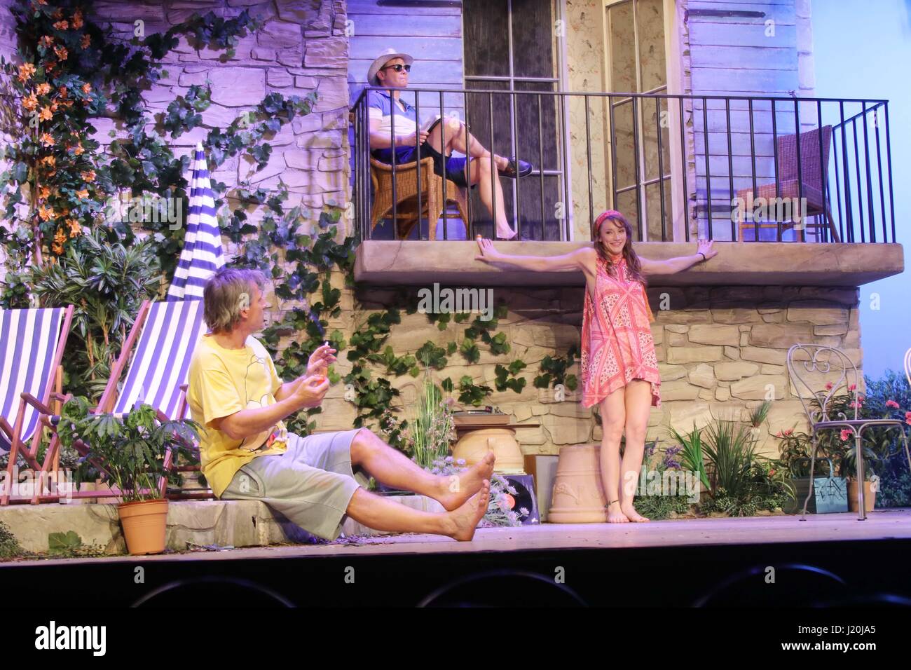 Drücken Sie die Generalprobe des Stückes im Sommer Wohnt er unten "im ...