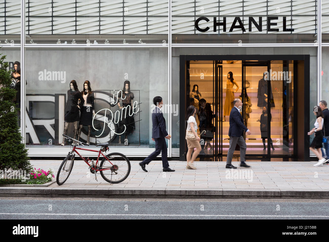 Chanel store ginza -Fotos und -Bildmaterial in hoher Auflösung – Alamy
