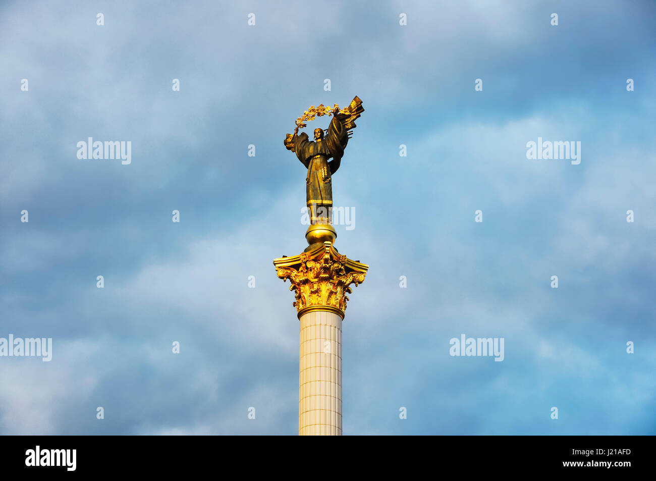 Statue des Berehynia an der Oberseite Independence Monument ...