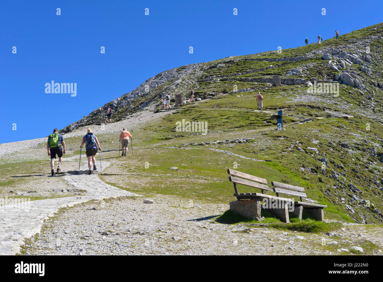 Wanderer, die ihren Weg an die Spitze des Berges, Hafelekar, Innsbruck ...