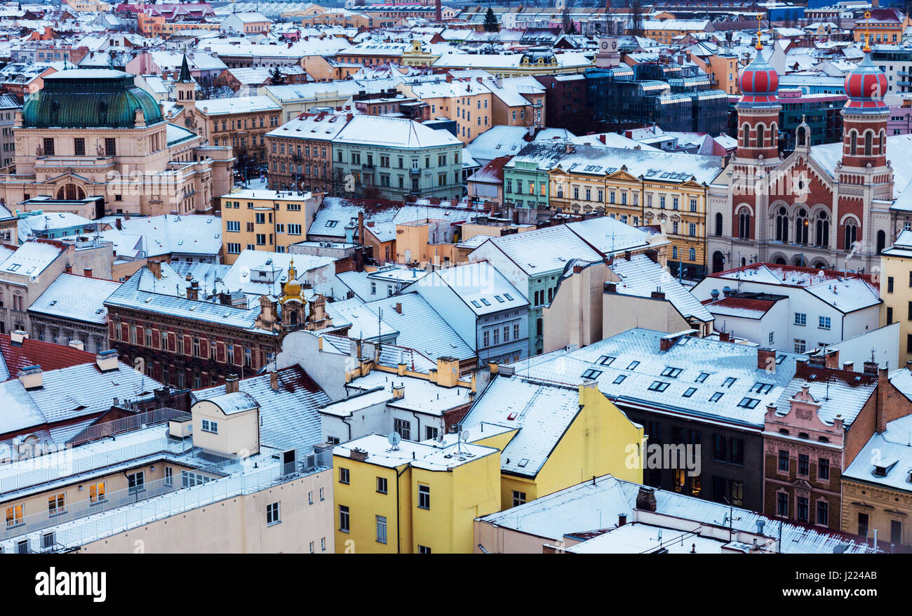 Aerial Panorama der Stadt Pilsen in der Abenddämmerung. Pilsen, Böhmen ...