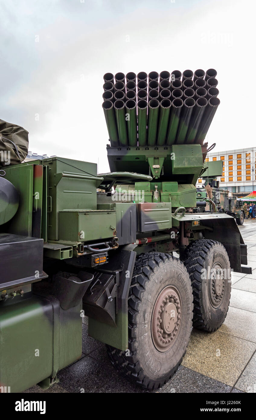 Selbstfahrendes feuersystem -Fotos und -Bildmaterial in hoher Auflösung ...