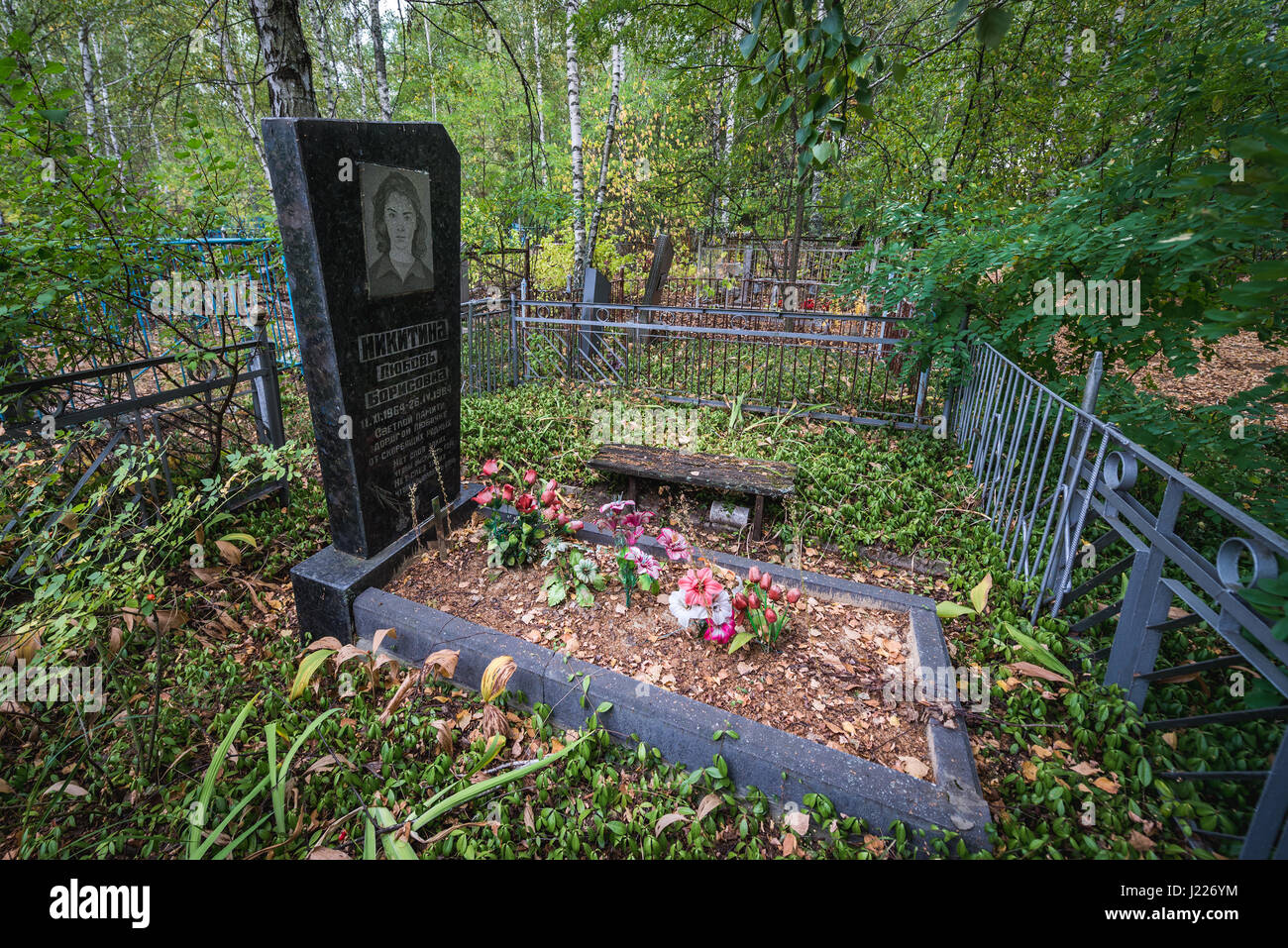Grab auf dem Friedhof in Pripyat ghost Stadt von Tschernobyl Nuclear ...