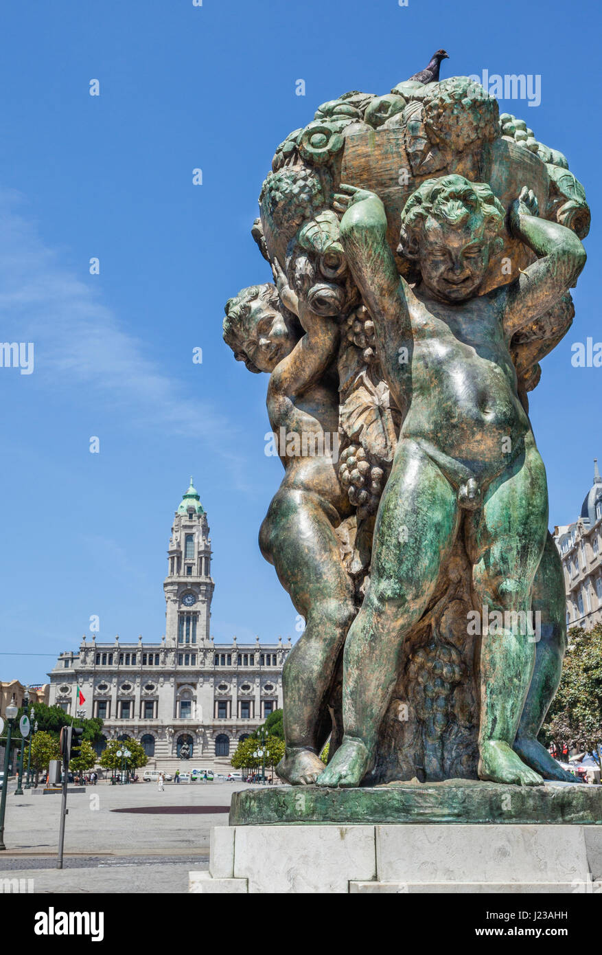 Portugal, Region Norte, Porto, Bronze-Skulptur "Kinder der Fülle ...