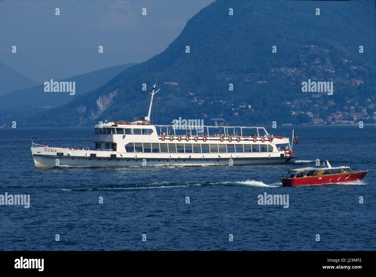 Piemont (Italien), touristische Boote in der Navigation am Lago ...