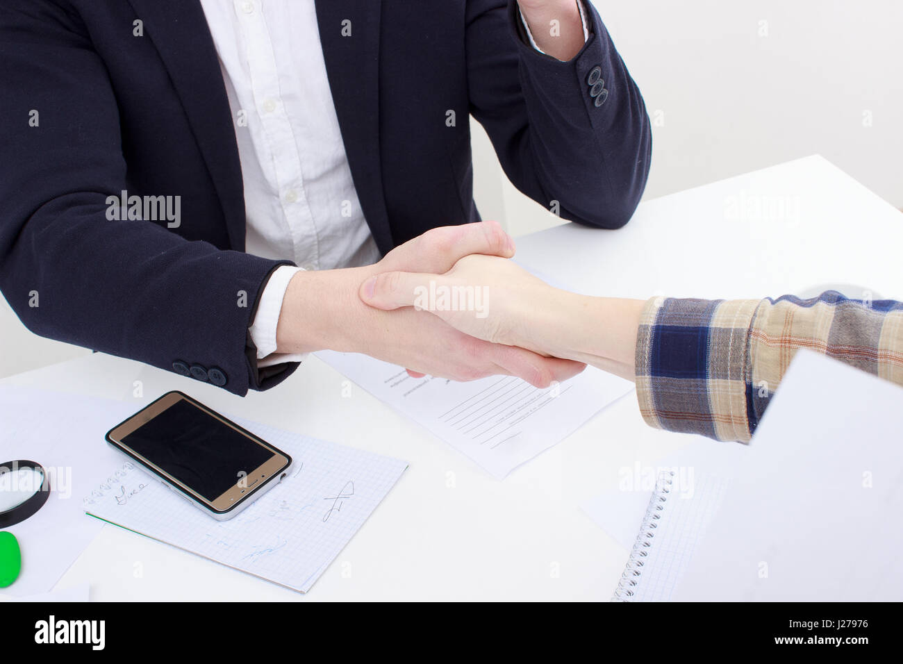 Willkommen handshake -Fotos und -Bildmaterial in hoher Auflösung – Alamy