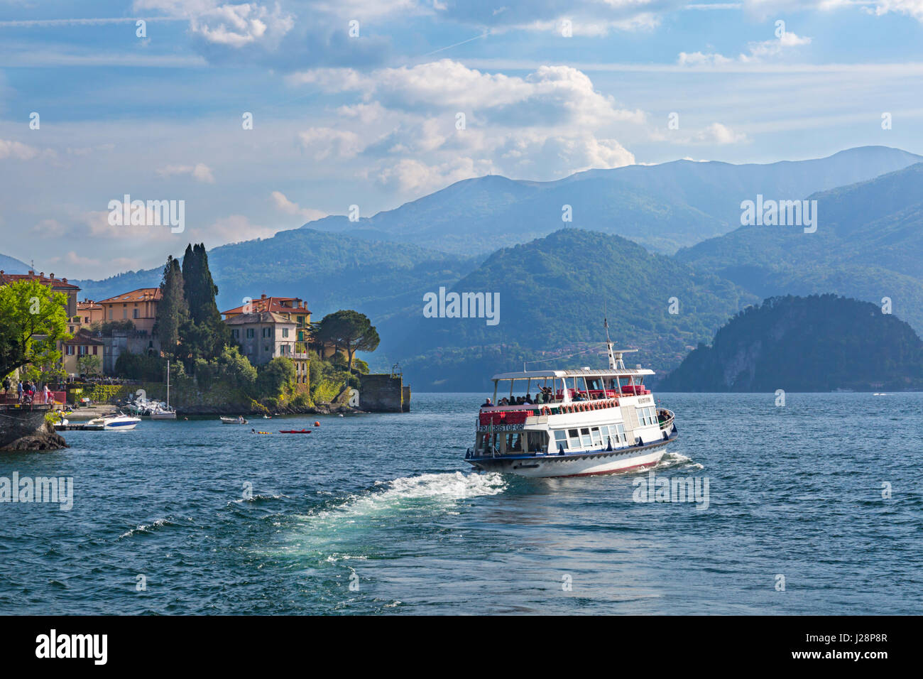 Bootfahren am comer see -Fotos und -Bildmaterial in hoher Auflösung – Alamy