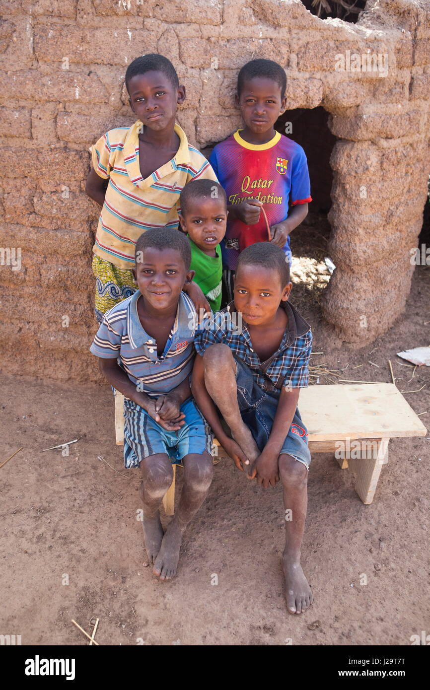 Polygamy children -Fotos und -Bildmaterial in hoher Auflösung – Alamy