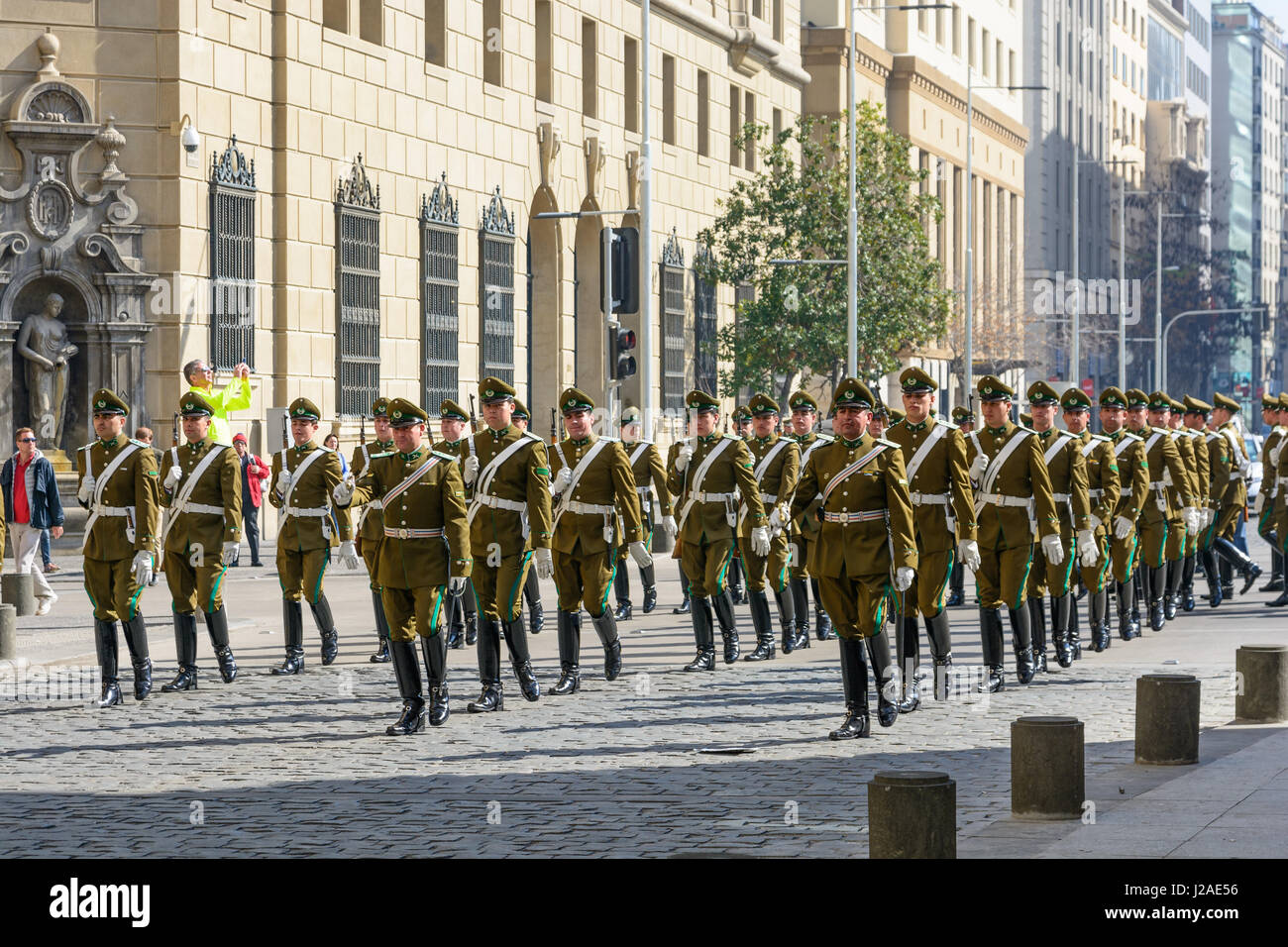 Chile santiago military parade -Fotos und -Bildmaterial in hoher ...