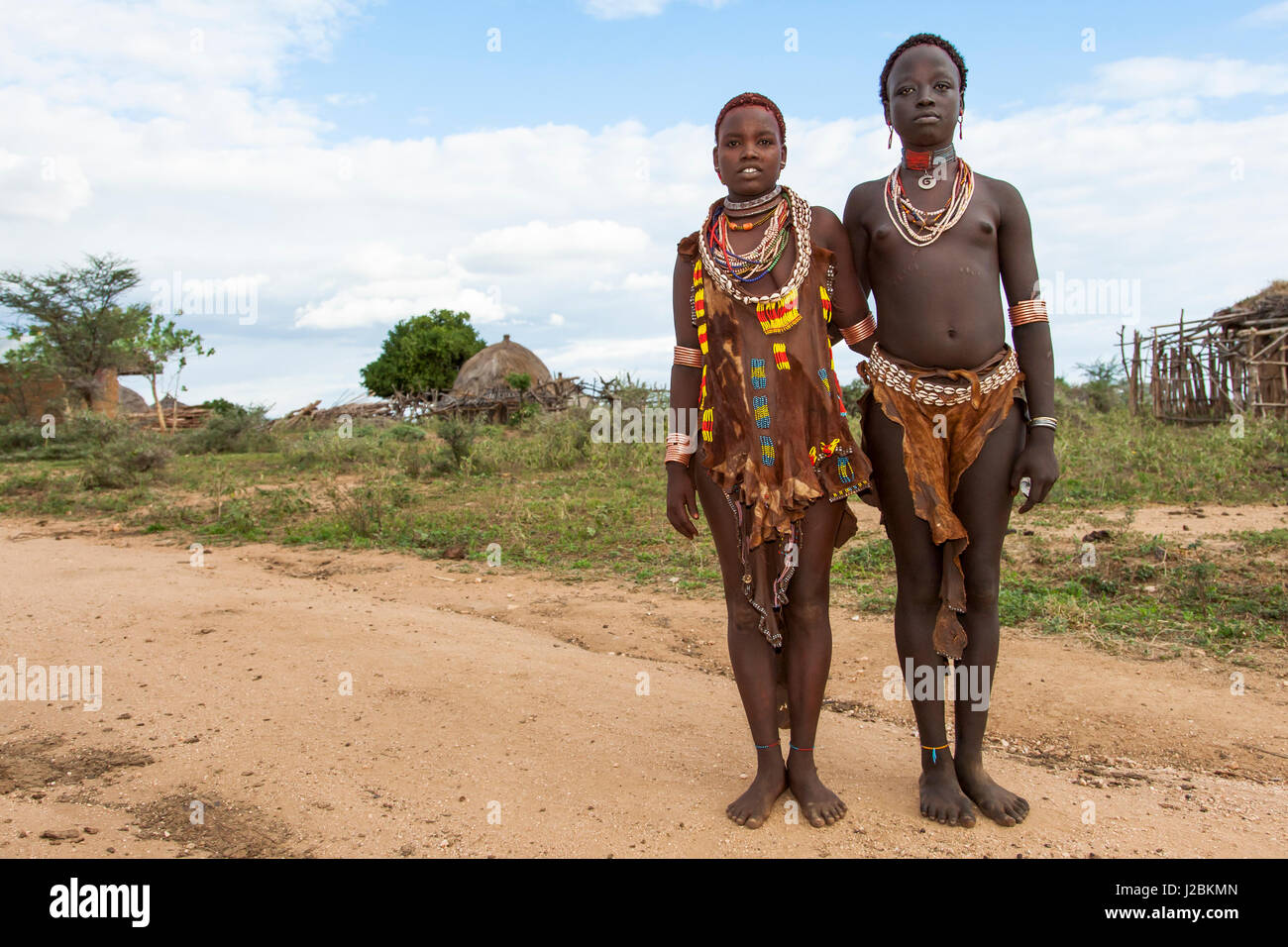 Girls tribe omo river valley -Fotos und -Bildmaterial in hoher Auflösung – Alamy