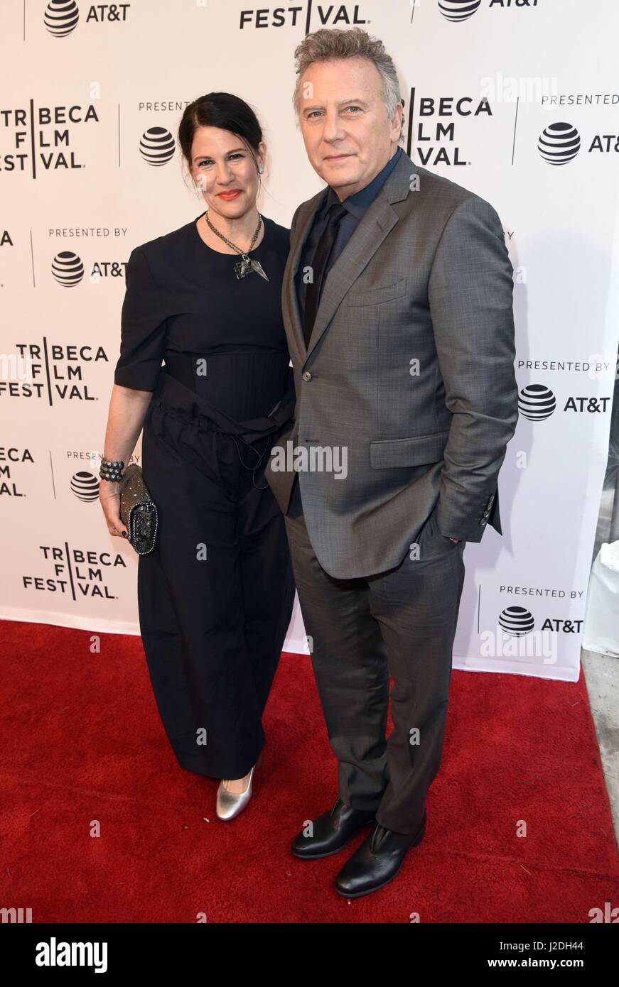 Paula ravets paul reiser arrivals -Fotos und -Bildmaterial in hoher ...