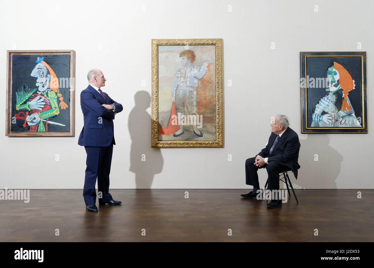 NUR zur redaktionellen Nutzung Bernard Ruiz-Picasso (links), Enkel von ...