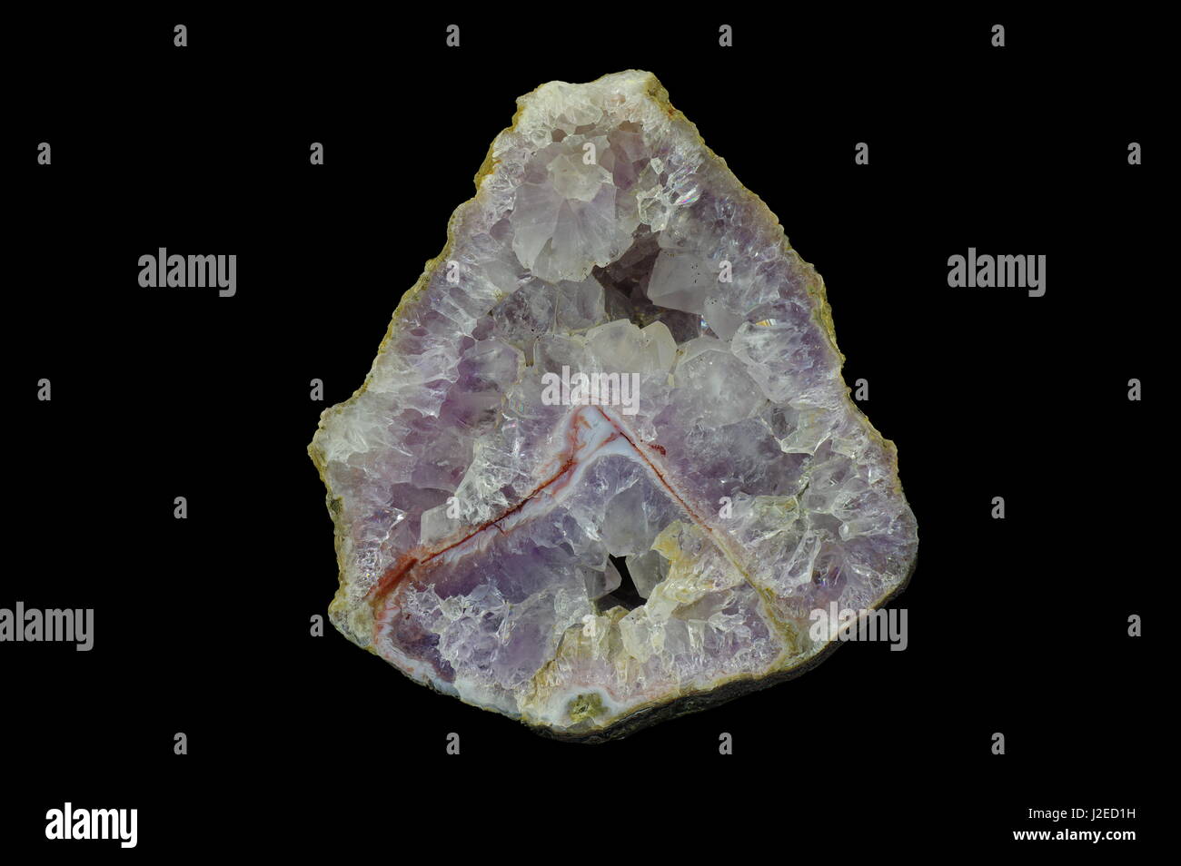 Ein Querschnitt der Achat-Stein mit Amethyst Geode. Herkunft: Asni ...