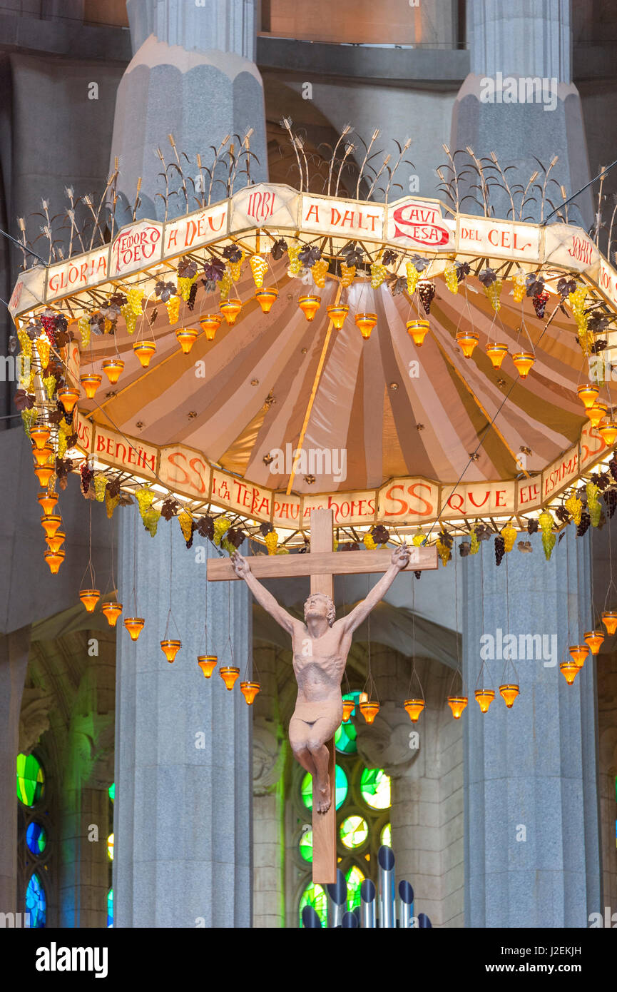 Jesus auf kreuz sagrada familia -Fotos und -Bildmaterial in hoher Auflösung – Alamy