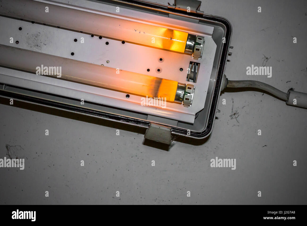 Neon tubes -Fotos und -Bildmaterial in hoher Auflösung – Alamy