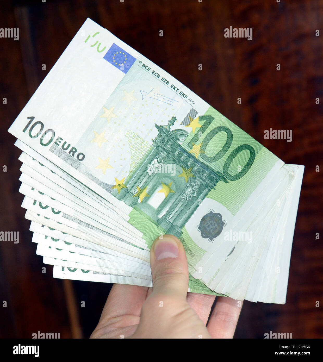 100 euro bill -Fotos und -Bildmaterial in hoher Auflösung - Seite 2 - Alamy