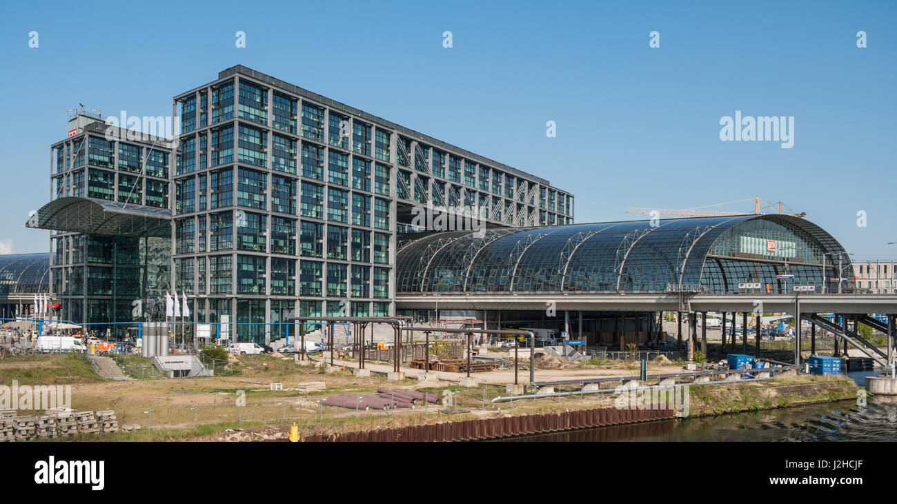 Bahnhof berlin hauptbahnhof -Fotos und -Bildmaterial in hoher Auflösung ...