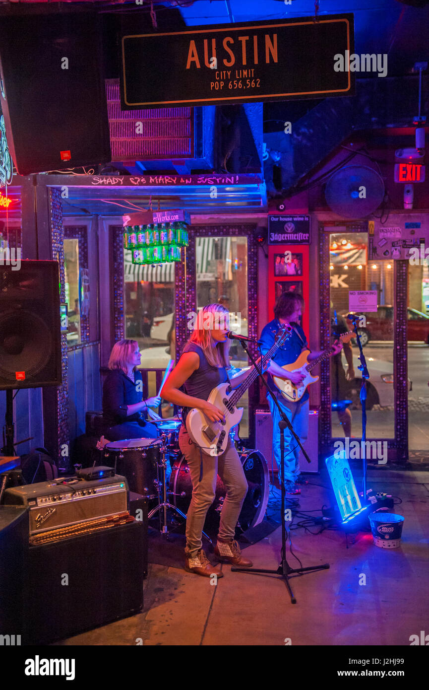 6th street austin nightlife -Fotos und -Bildmaterial in hoher Auflösung ...