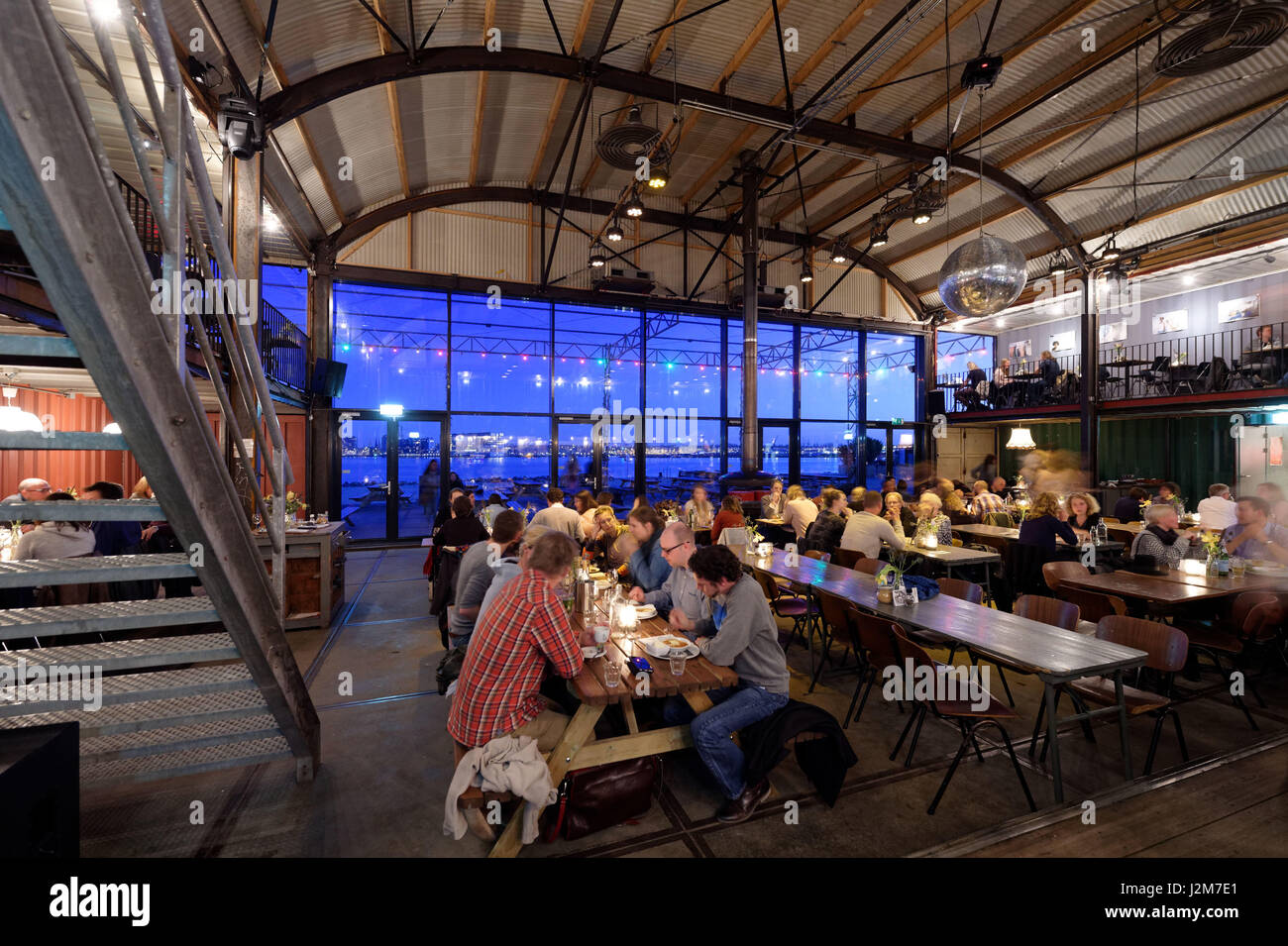 Pllek cafe in amsterdam ndsm -Fotos und -Bildmaterial in hoher ...