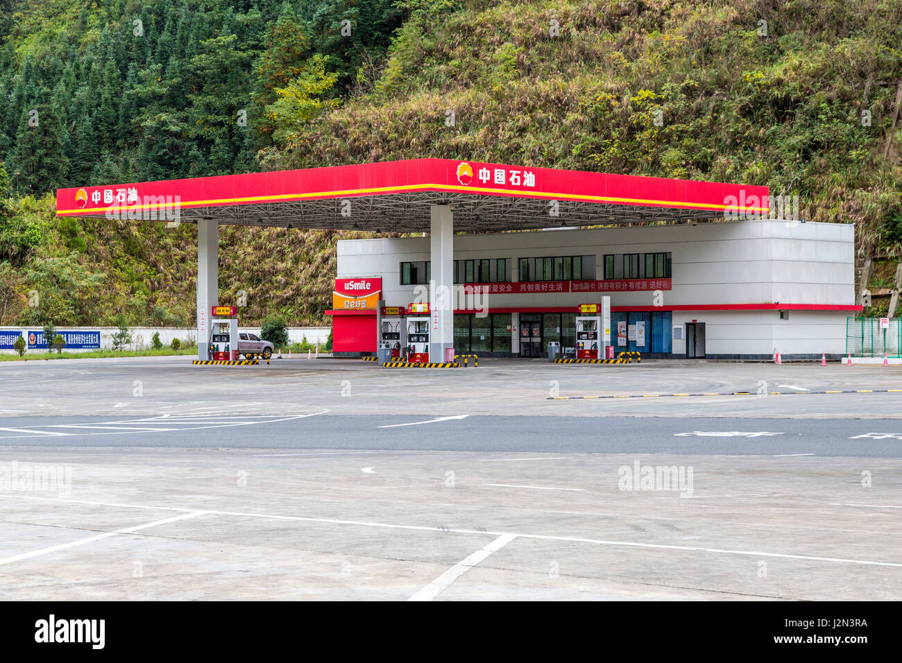 Tankstelle gas tankstelle laden stop gas stop -Fotos und -Bildmaterial ...