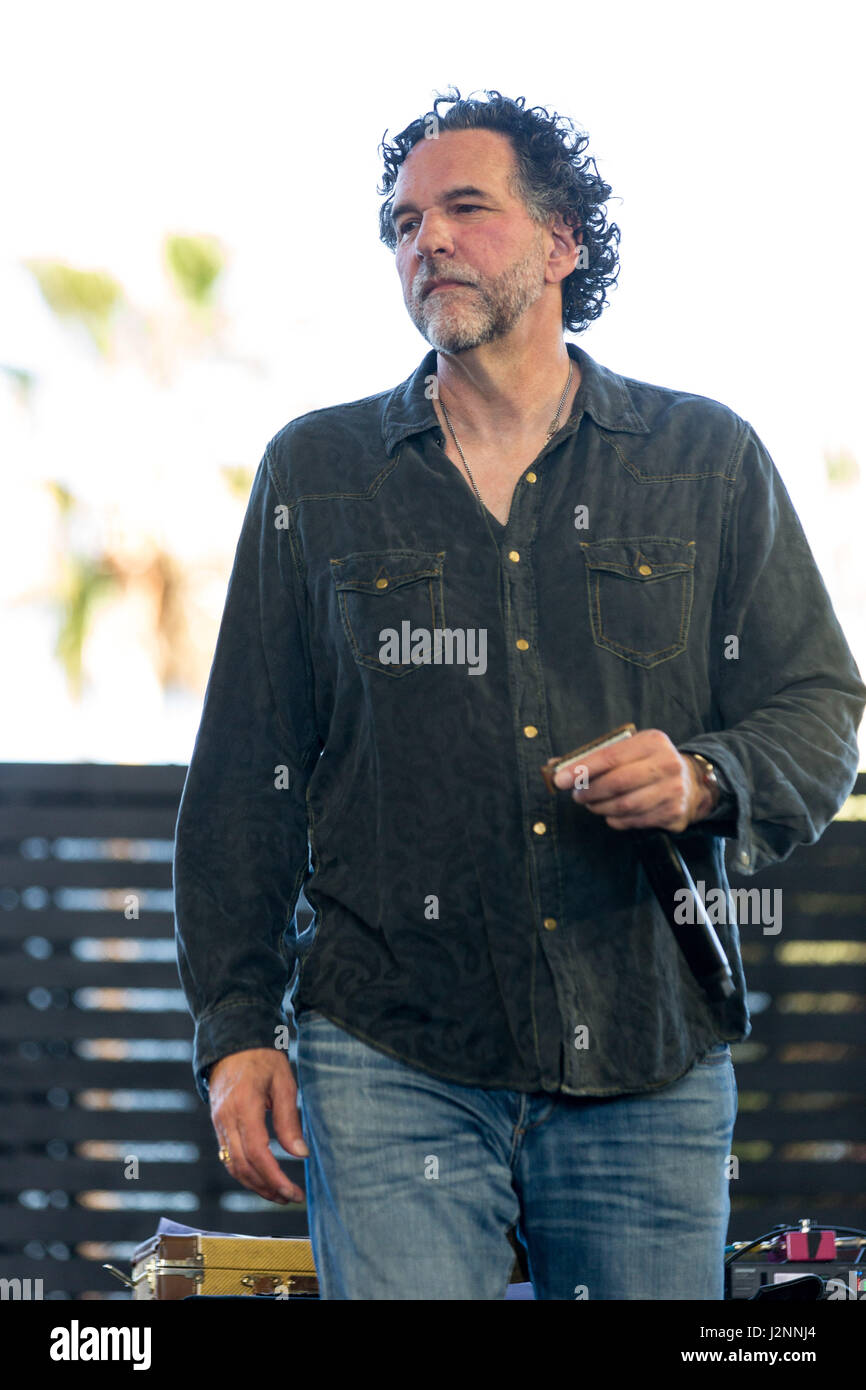 Musikshow mundharmonika -Fotos und -Bildmaterial in hoher Auflösung – Alamy